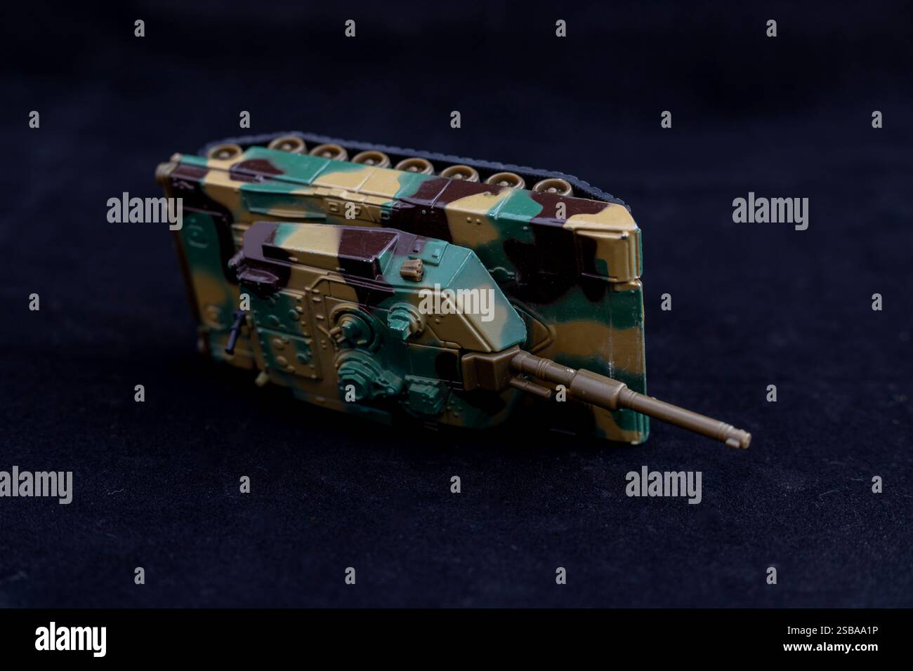 Battle damaged tank hi-res stock photography and images - Alamy