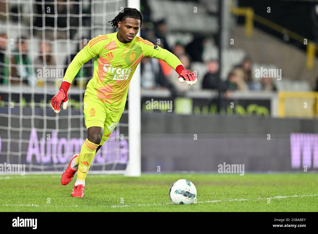 Brugge, Belgium. 01st Feb, 2025. goalkeeper Matthieu Epolo (40) of ...