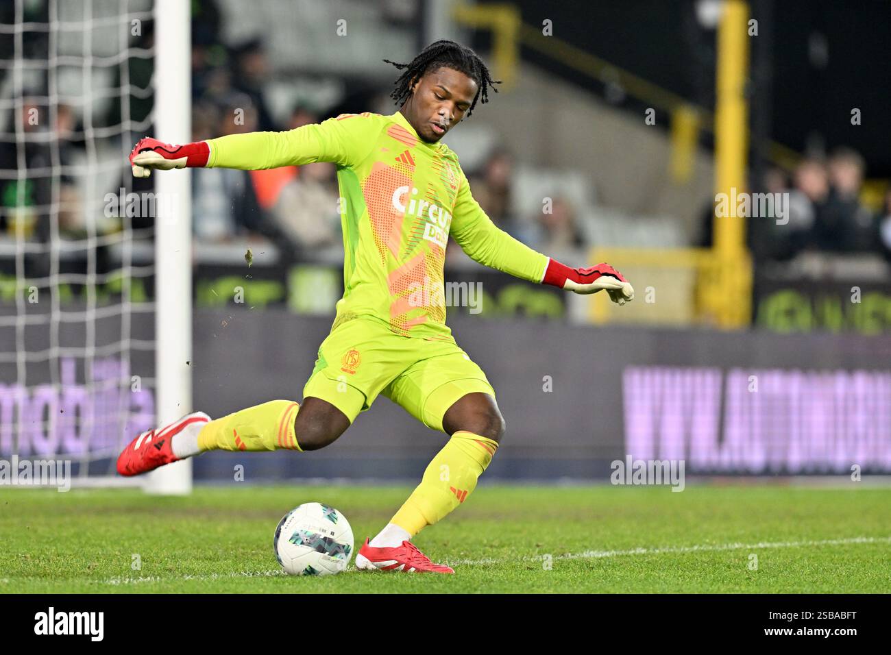 Brugge, Belgium. 01st Feb, 2025. goalkeeper Matthieu Epolo (40) of ...
