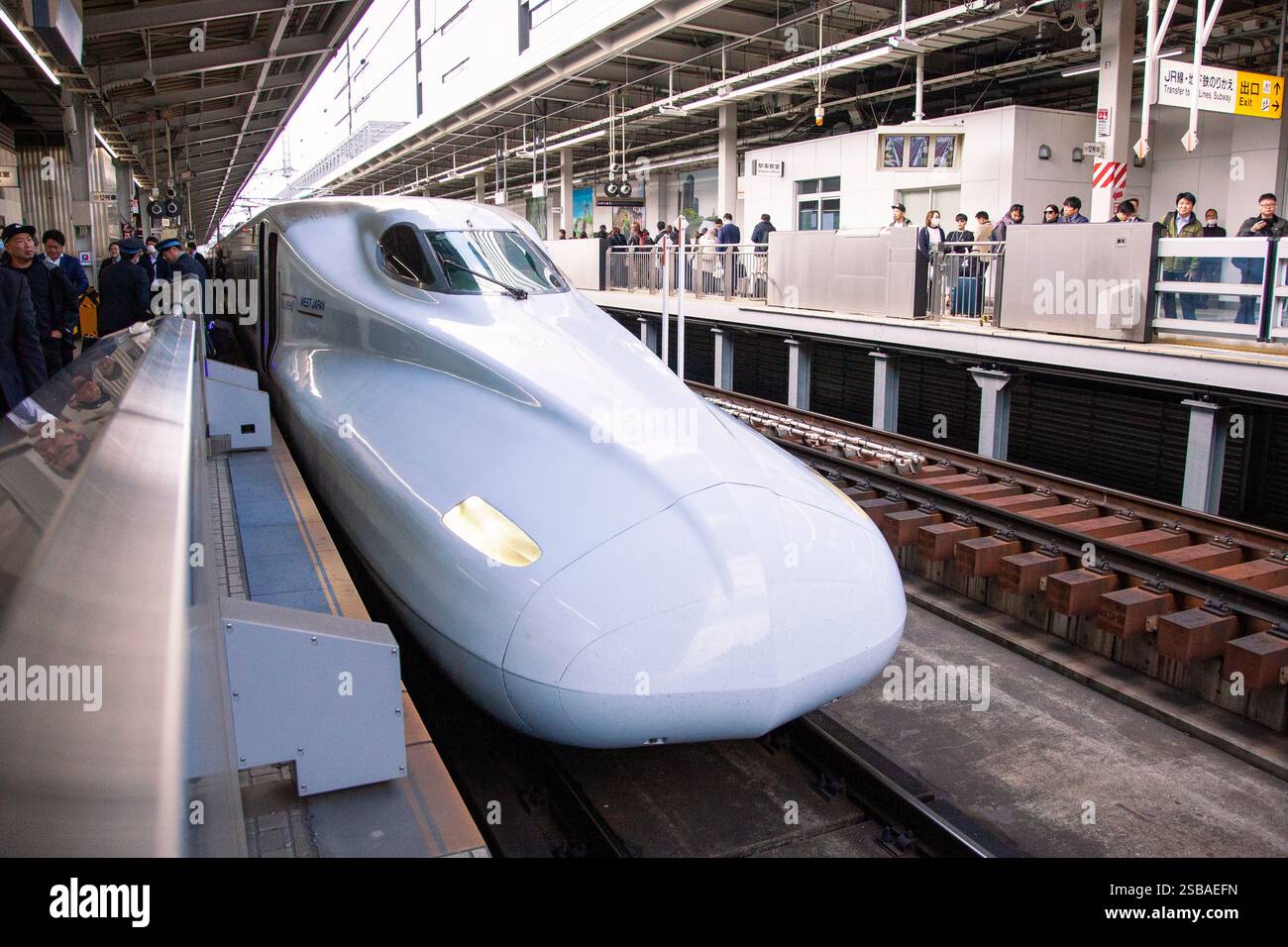 A Shinkansen N700 series bullet train at Shin Osaka station in Japan Stock Photo - Alamy