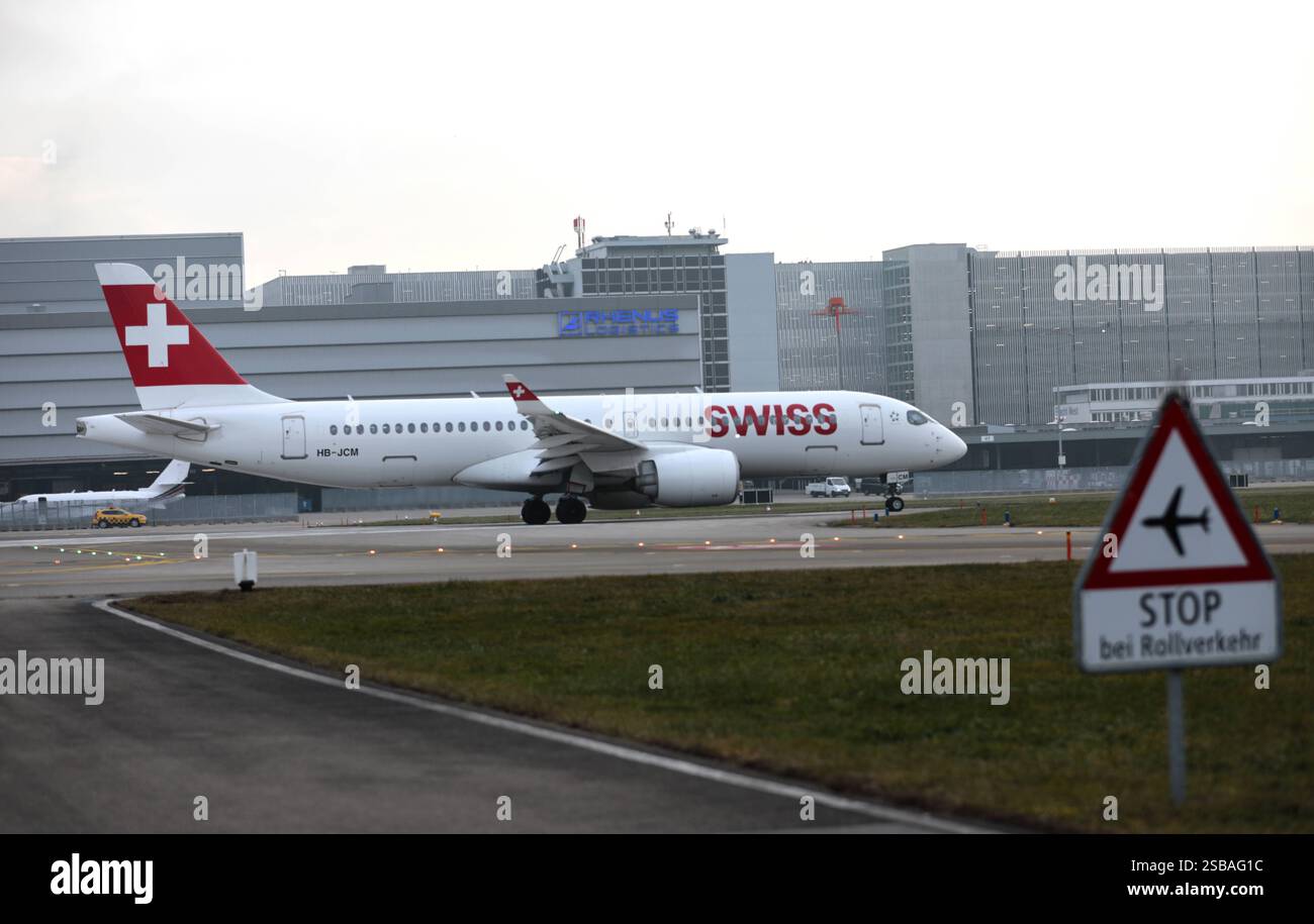 Ein Passagierflugzeug der Schweizer Fluggesellschaft Swiss vom Typ ...