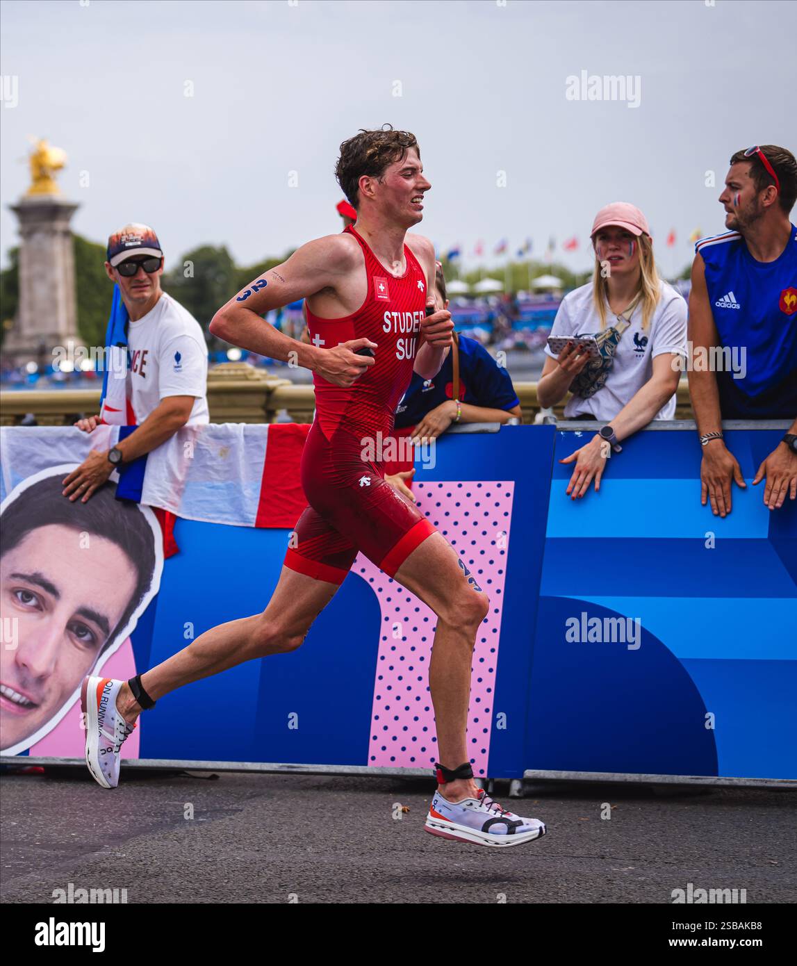 Max Studer participating in the triathlon at the Paris 2024 Olympic Games Stock Photo - Alamy