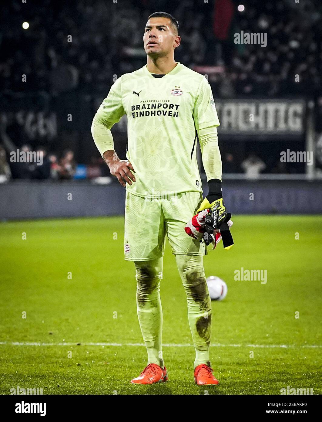 NIJMEGEN - PSV Eindhoven goalkeeper Walter Benitez balks after the ...