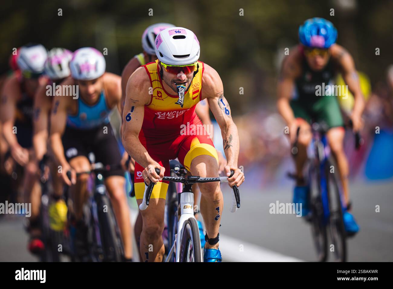 Roberto Sánchez Mantecón participating in the triathlon at the Paris ...