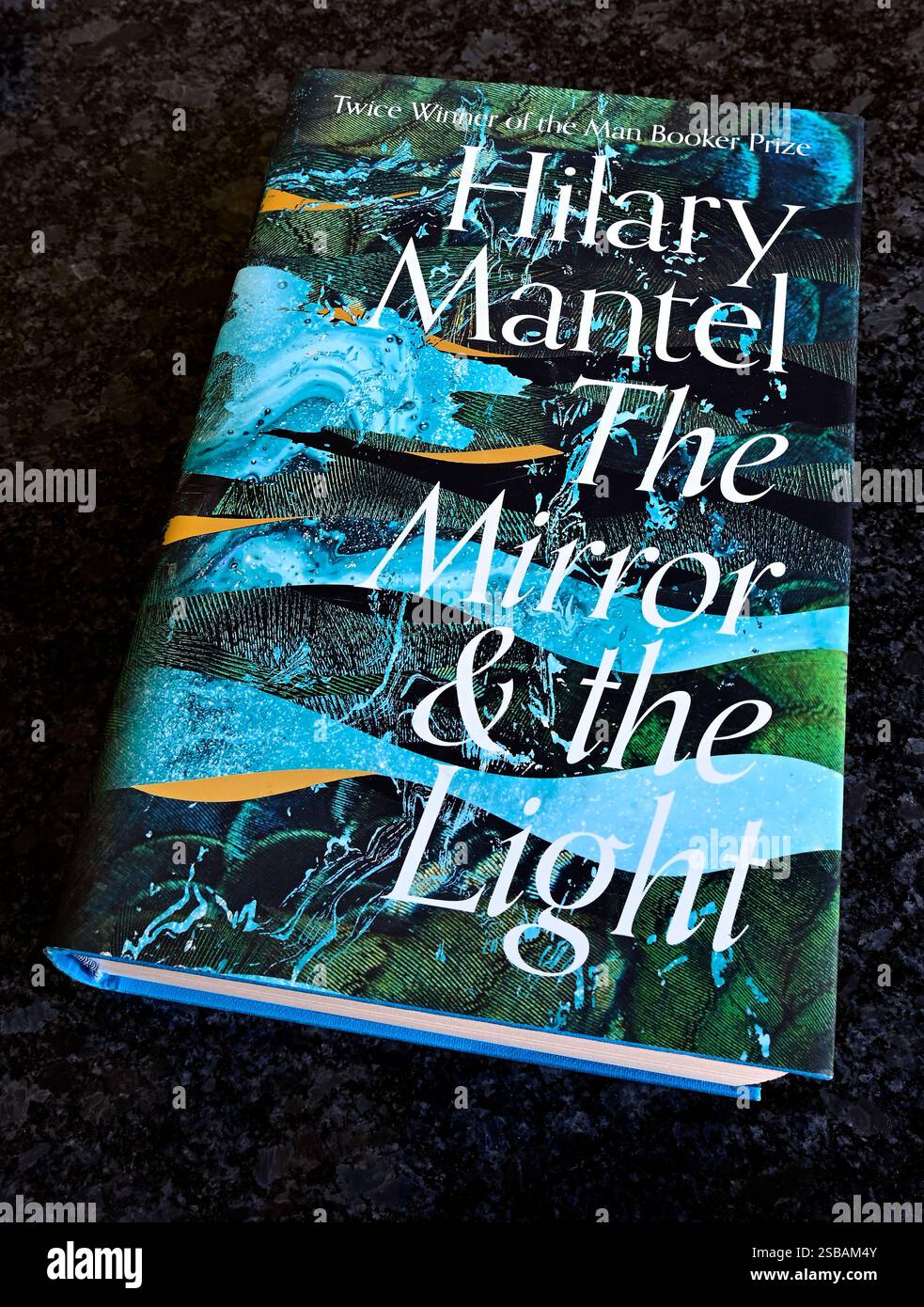 Book cover "The Mirror and the Light" by Hilary Mantel Stock Photo - Alamy