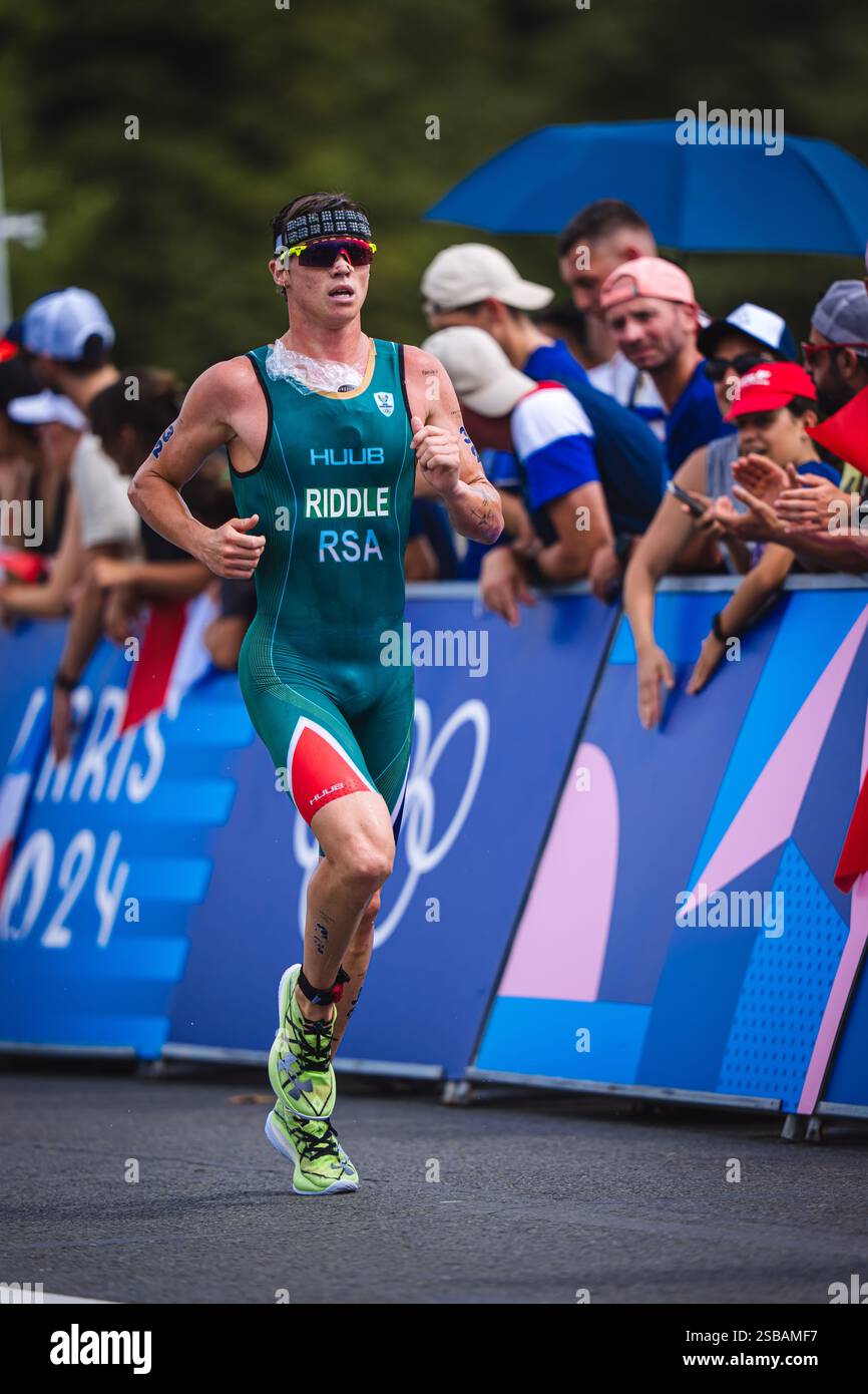 Jamie Riddle participating in the triathlon at the Paris 2024 Olympic ...