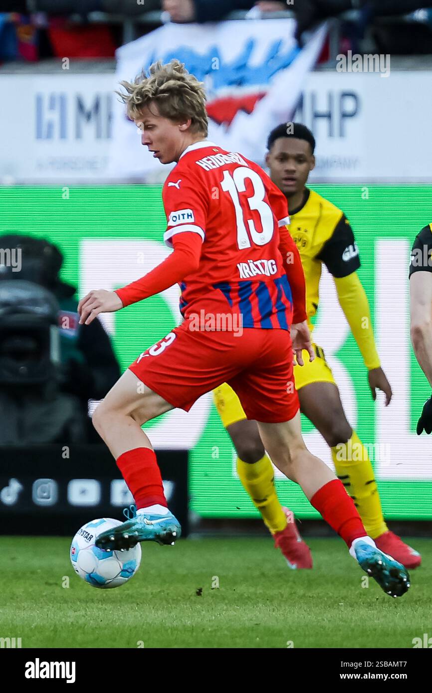 Frans Kraetzig (1.FC Heidenheim, #13) GER, 1.FC Heidenheim vs. Borussia Dortmund, Fussball ...