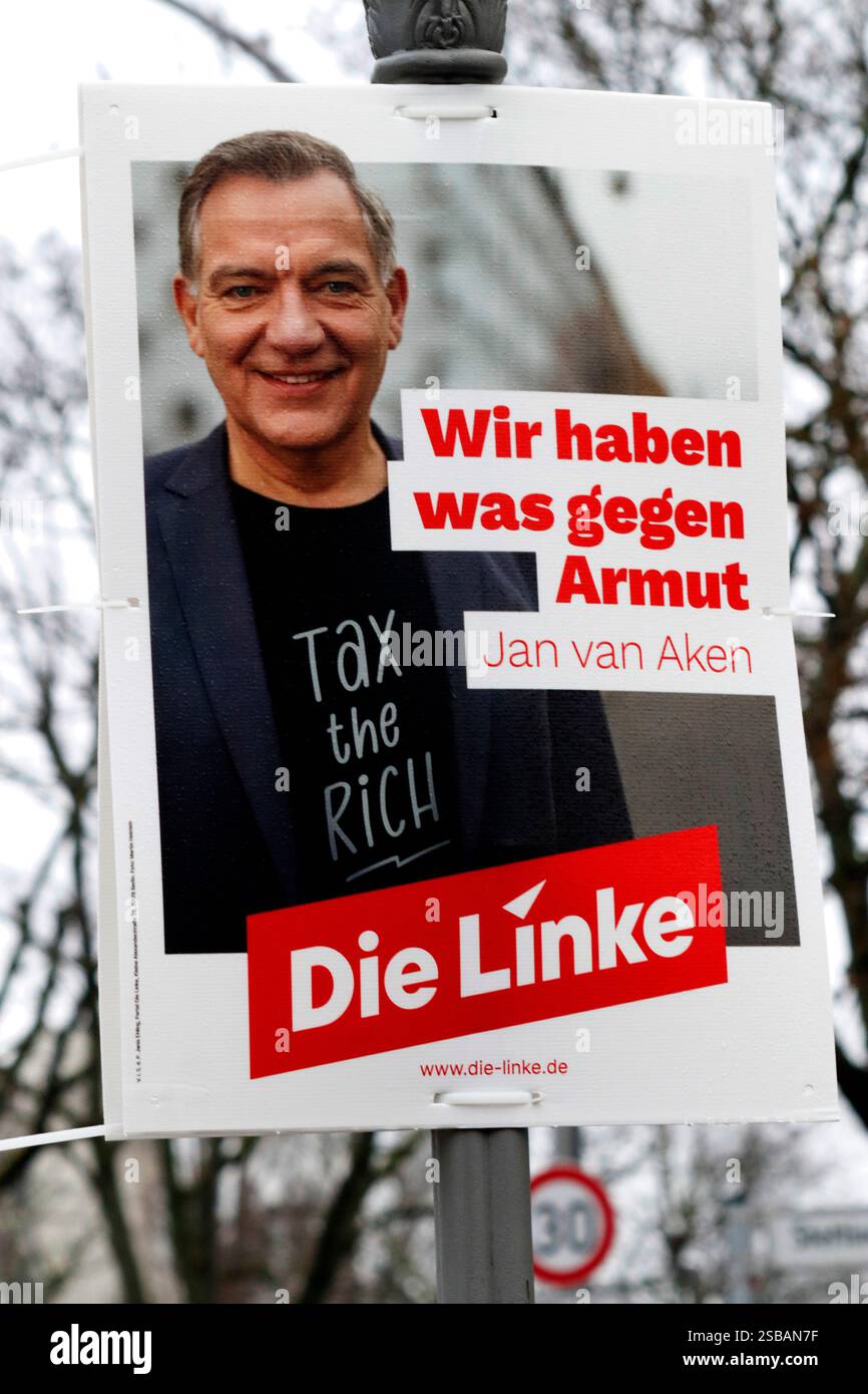 Jan van Aken (Die Linke) mit dem Slogan "Wir haben etwas gegen Armut ...