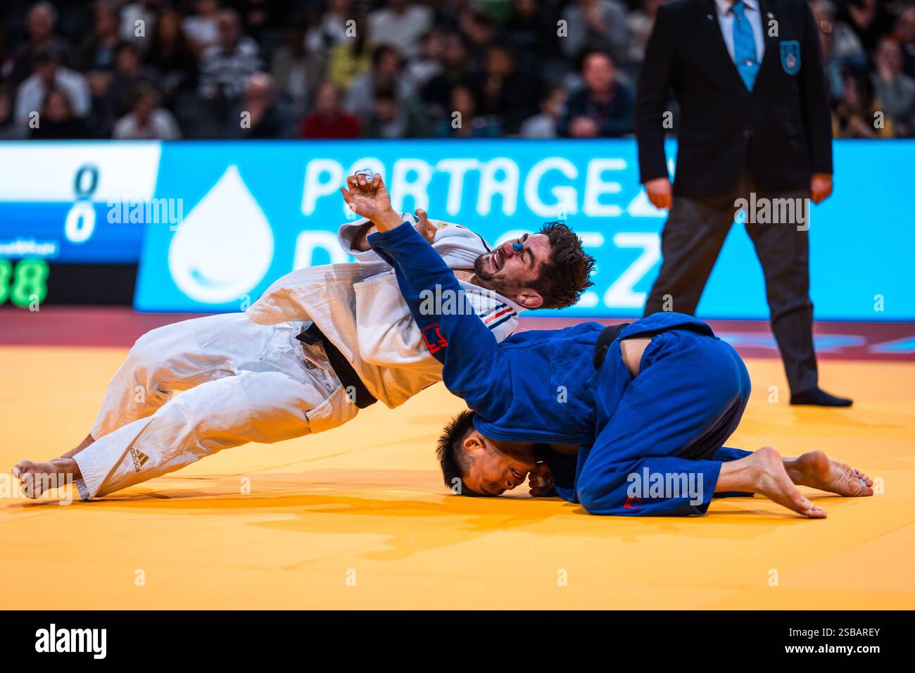 Cedric REVOL (FRA) and Mendsaikhan NYAMSUREN (MGL) round of 16 Menâ??s ...