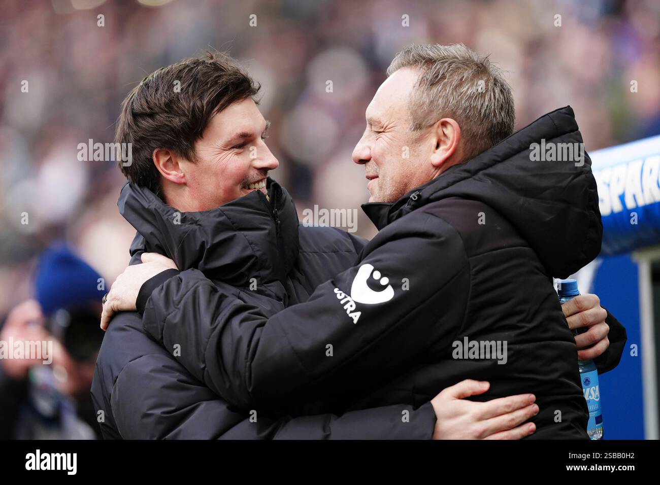 Hamburg, Deutschland. 02nd Feb, 2025. Merlin Polzin (Hamburger SV, Trainer) und Andre ...