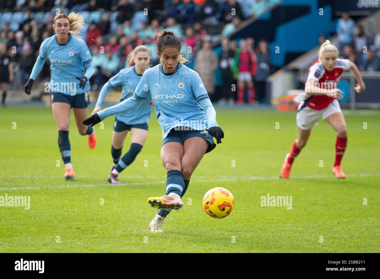Manchester, UK. 2nd Feb 2025. Mary Fowler #8 of Manchester City W.F.C ...