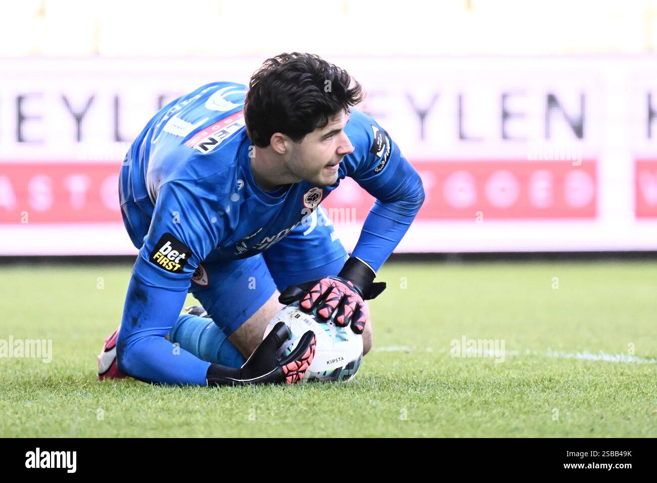 Antwerpen, Belgium. 02nd Feb, 2025. Antwerp's goalkeeper Senne Lammens pictured in action during ...