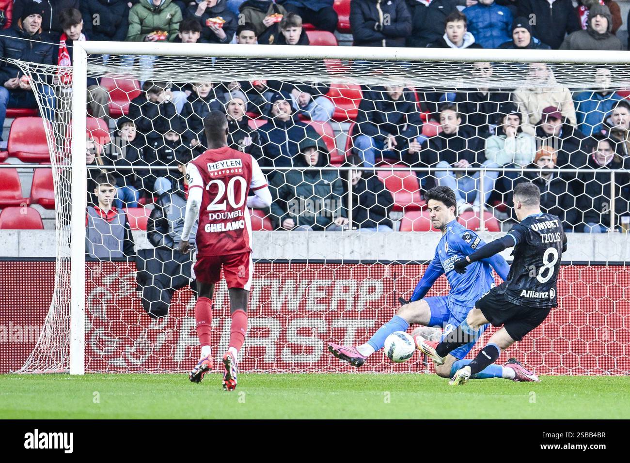 Antwerpen, Belgium. 02nd Feb, 2025. Antwerp's goalkeeper Senne Lammens and Club's Christos ...