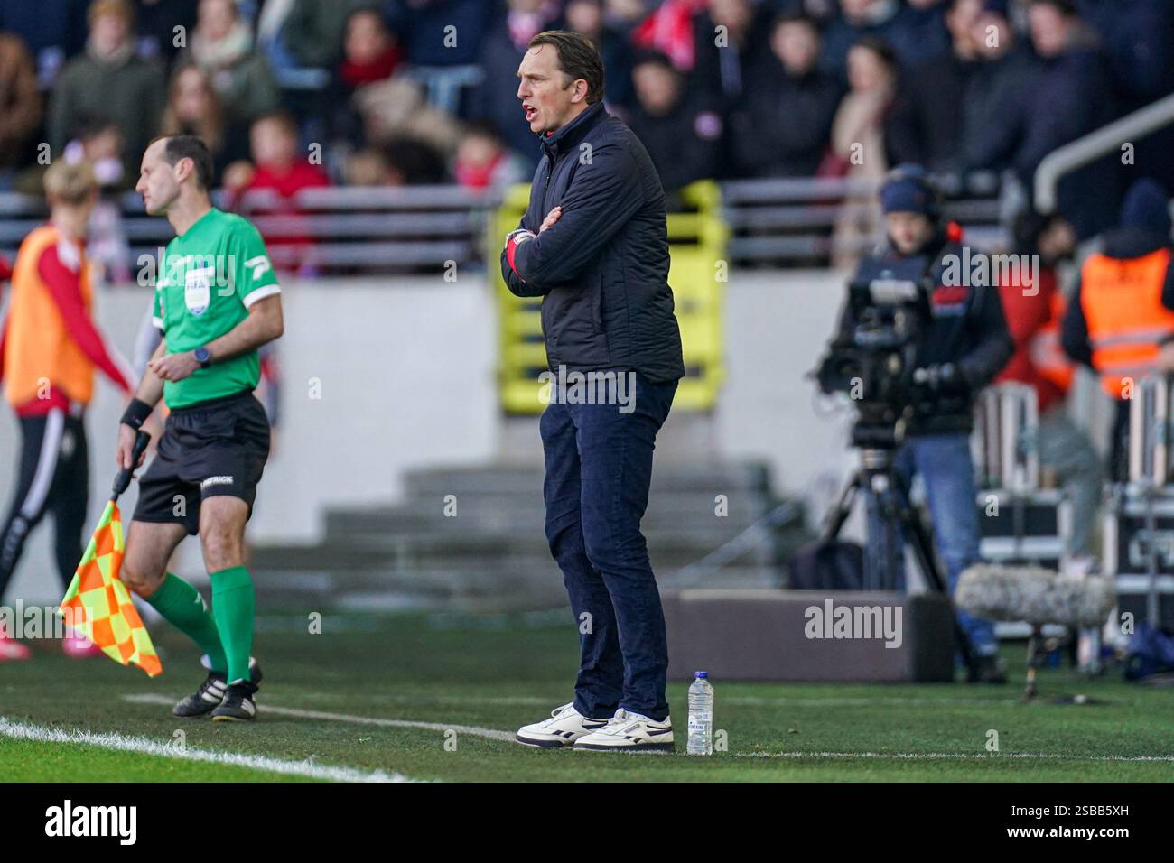 ANTWERPEN, BELGIUM - FEBRUARY 2: Coach Jonas de Roeck of Royal Antwerp FC coaching during the ...