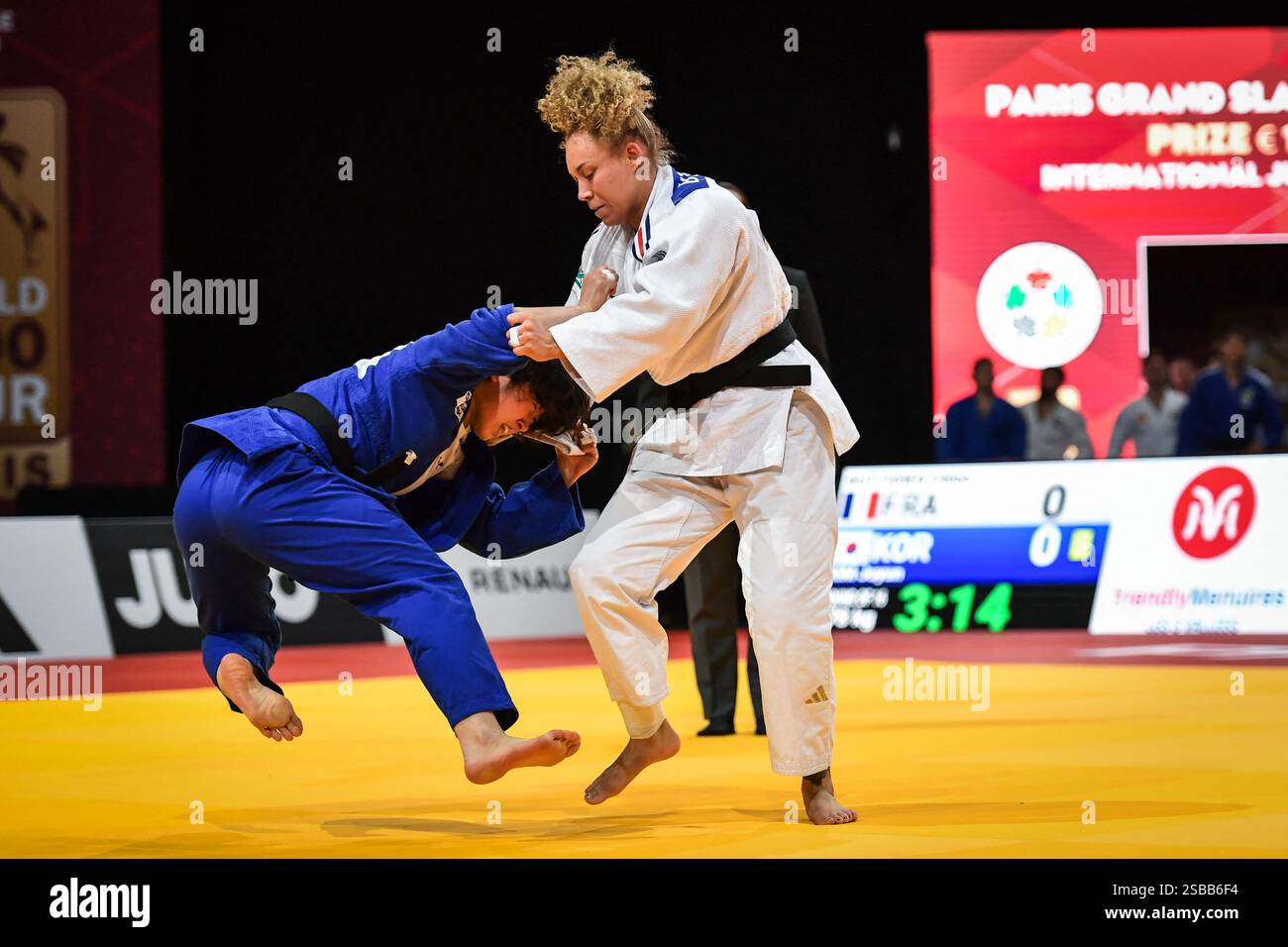 Paris, France. 02nd Feb, 2025. France's Chloe Buttigieg completes ...