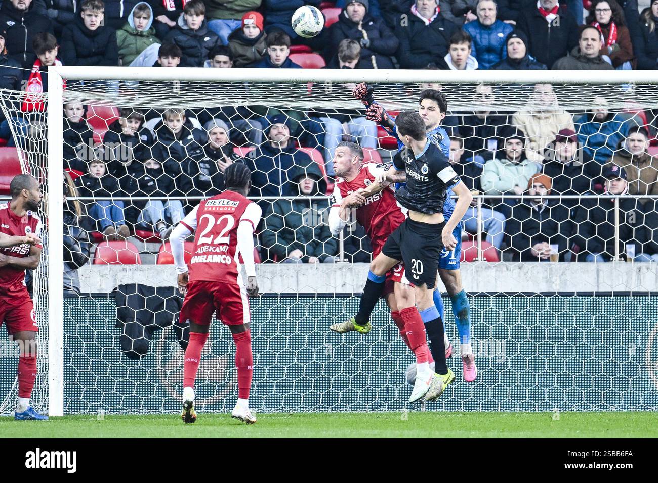 Antwerpen, Belgium. 02nd Feb, 2025. Antwerp's Toby Alderweireld, Antwerp's goalkeeper Senne ...