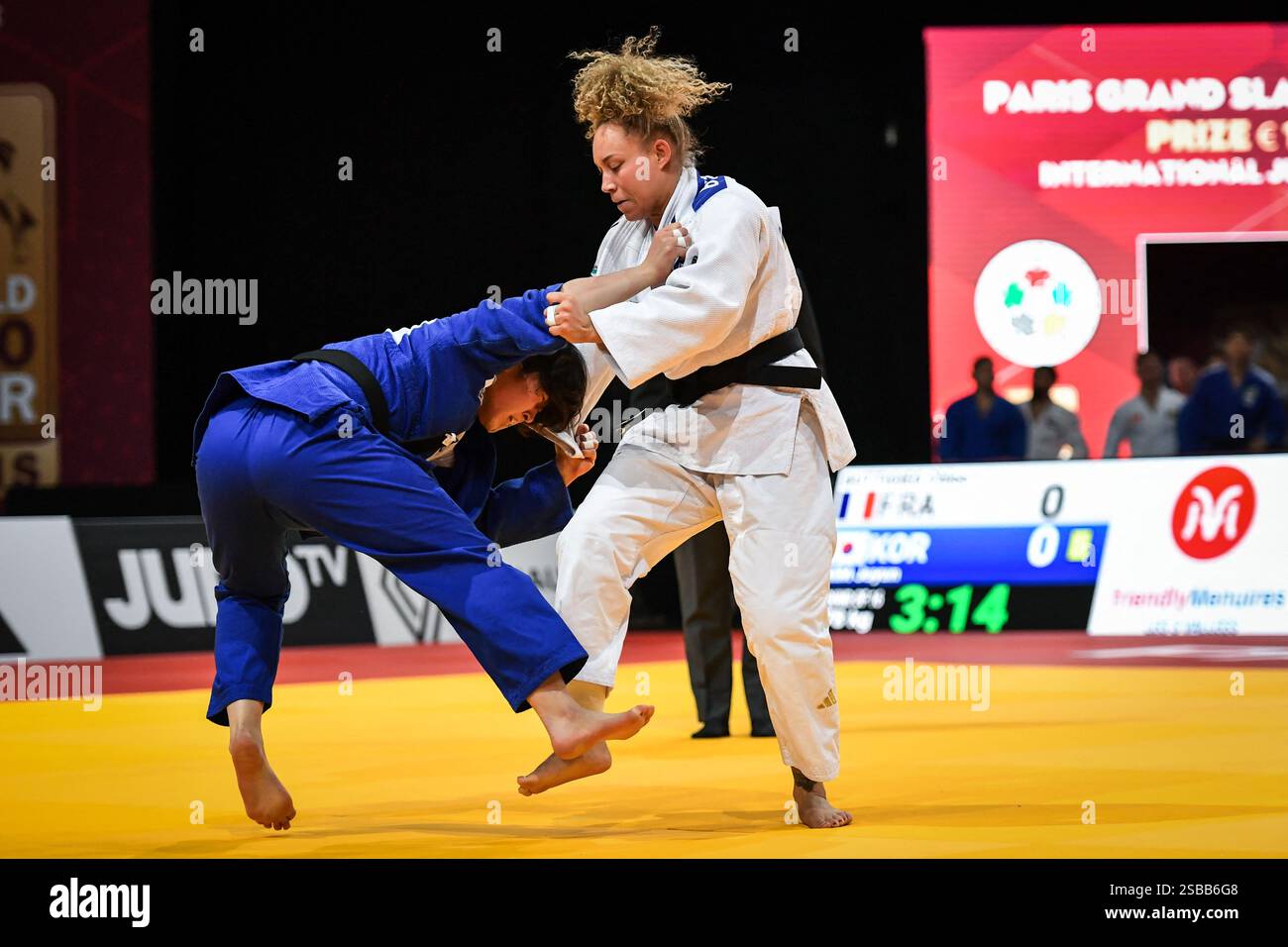 Paris, France. 02nd Feb, 2025. France's Chloe Buttigieg completes ...