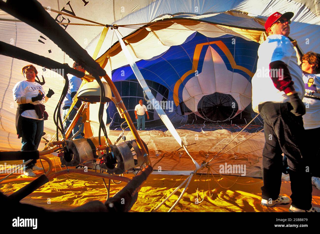 Preparing balloon to take off, Mass Ascension at Albuquerque ...