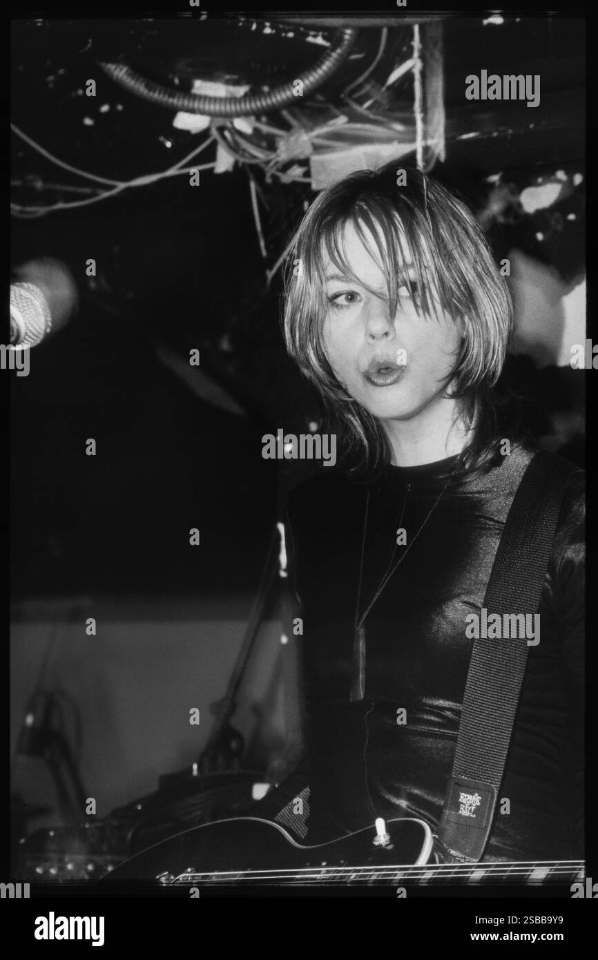 DIANNE SWANN, TONGUE, 1996: The New Zealand singer Dianne Swann of the ...