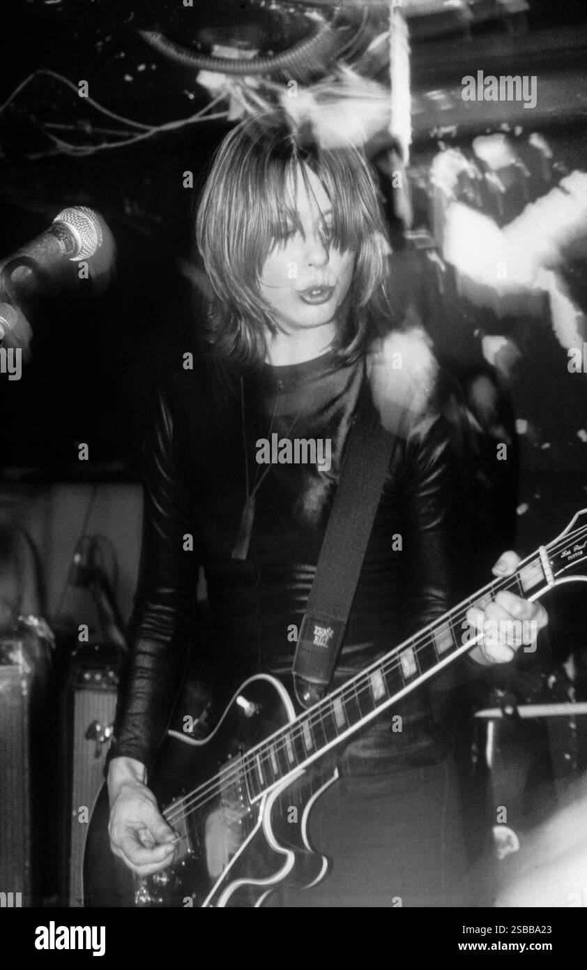 DIANNE SWANN, TONGUE, 1996: The New Zealand singer Dianne Swann of the ...