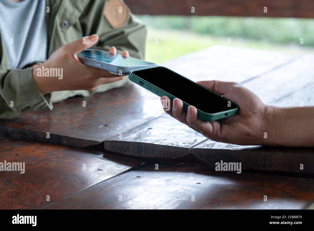 Receiving and sending hi-res stock photography and images - Alamy