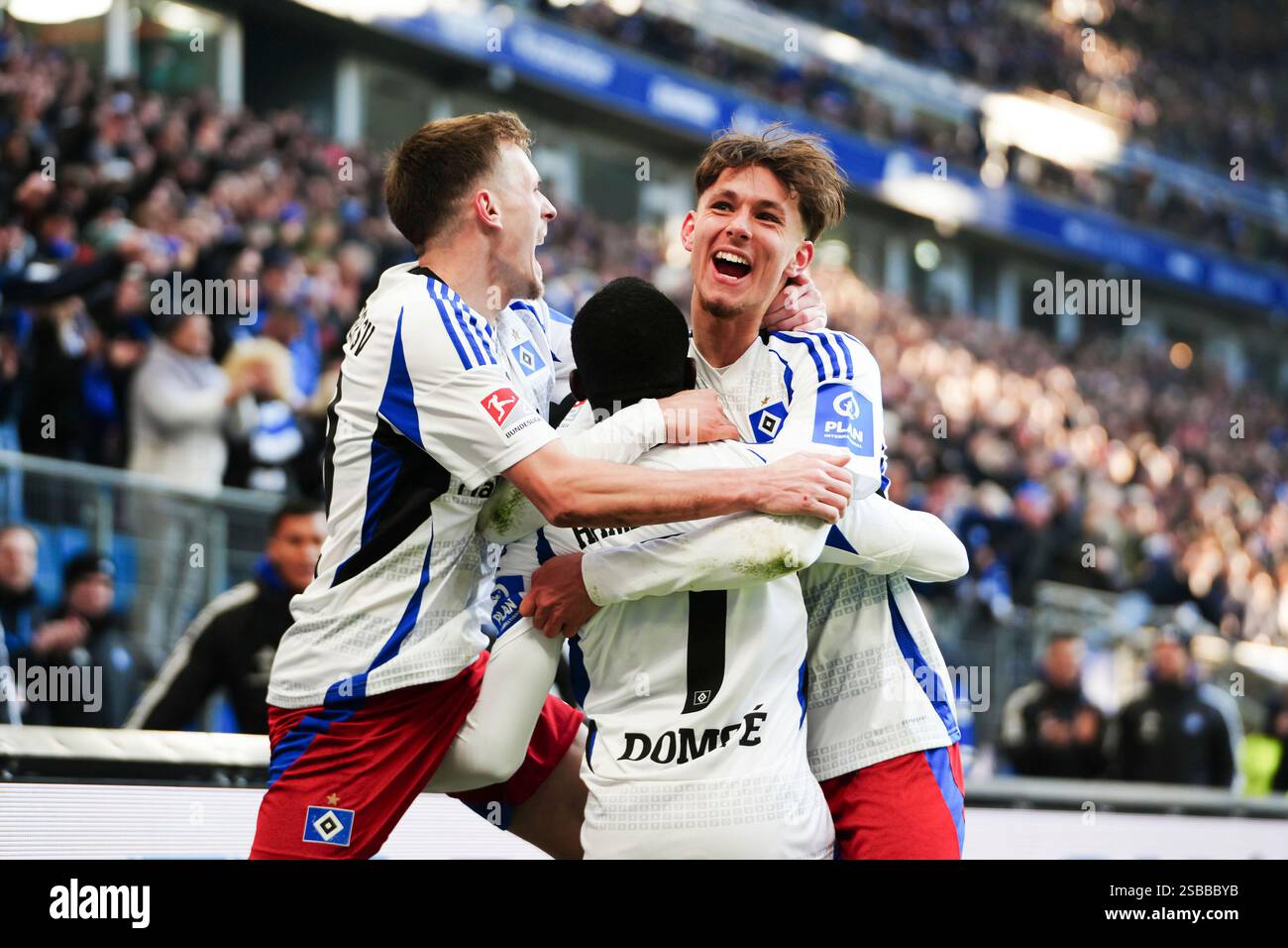 Hamburg, Deutschland. 02nd Feb, 2025. Torjubel Hamburger SV nach Tor zum 2:2 per Freistoss Jean ...