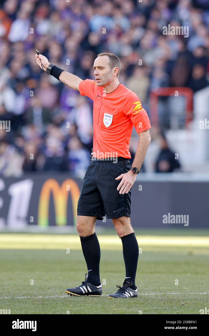 Thomas LEONARD (ARBITRE) during the Ligue 1 McDonald's match between ...