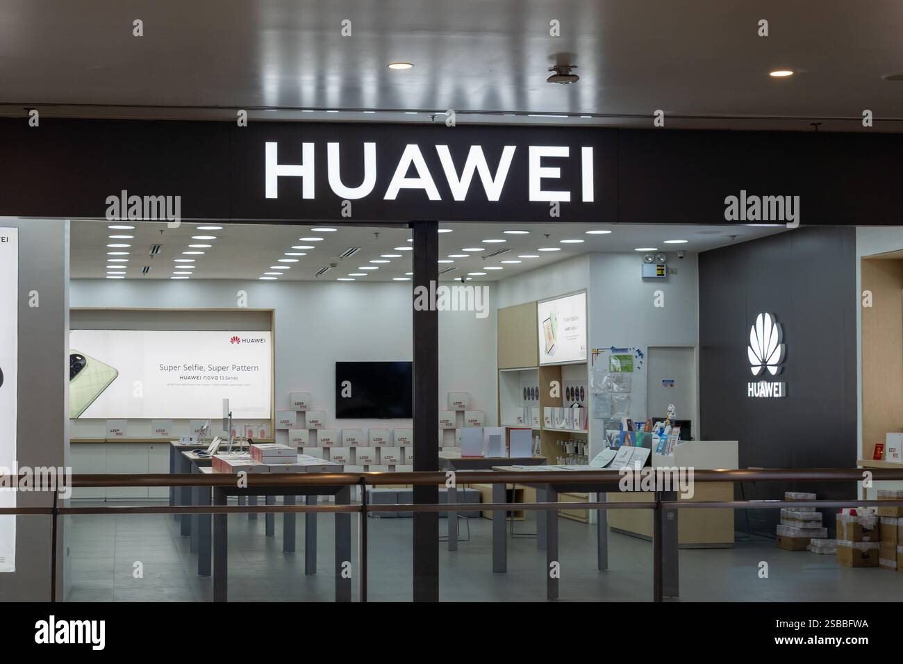 A Huawei official store in Manila, Philippines Stock Photo - Alamy