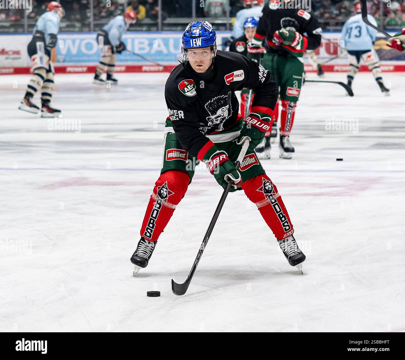 Mark Zengerle (Augsburger Panther, #89) beim Warmup. GER, Augsburger ...