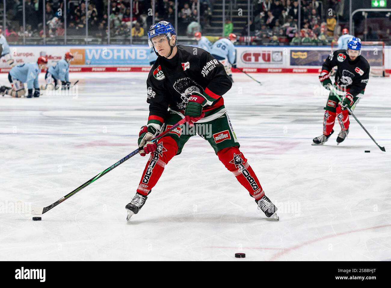 Alexander Oblinger (Augsburger Panther, #50) beim Warmup. GER ...