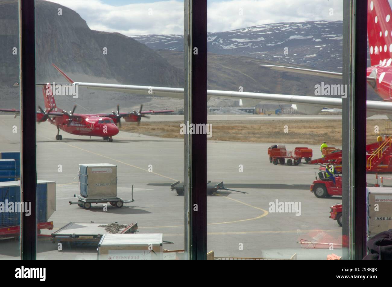 Air Greenland Dash 7 aircraft approaches the terminal at Kangerlussuaq ...