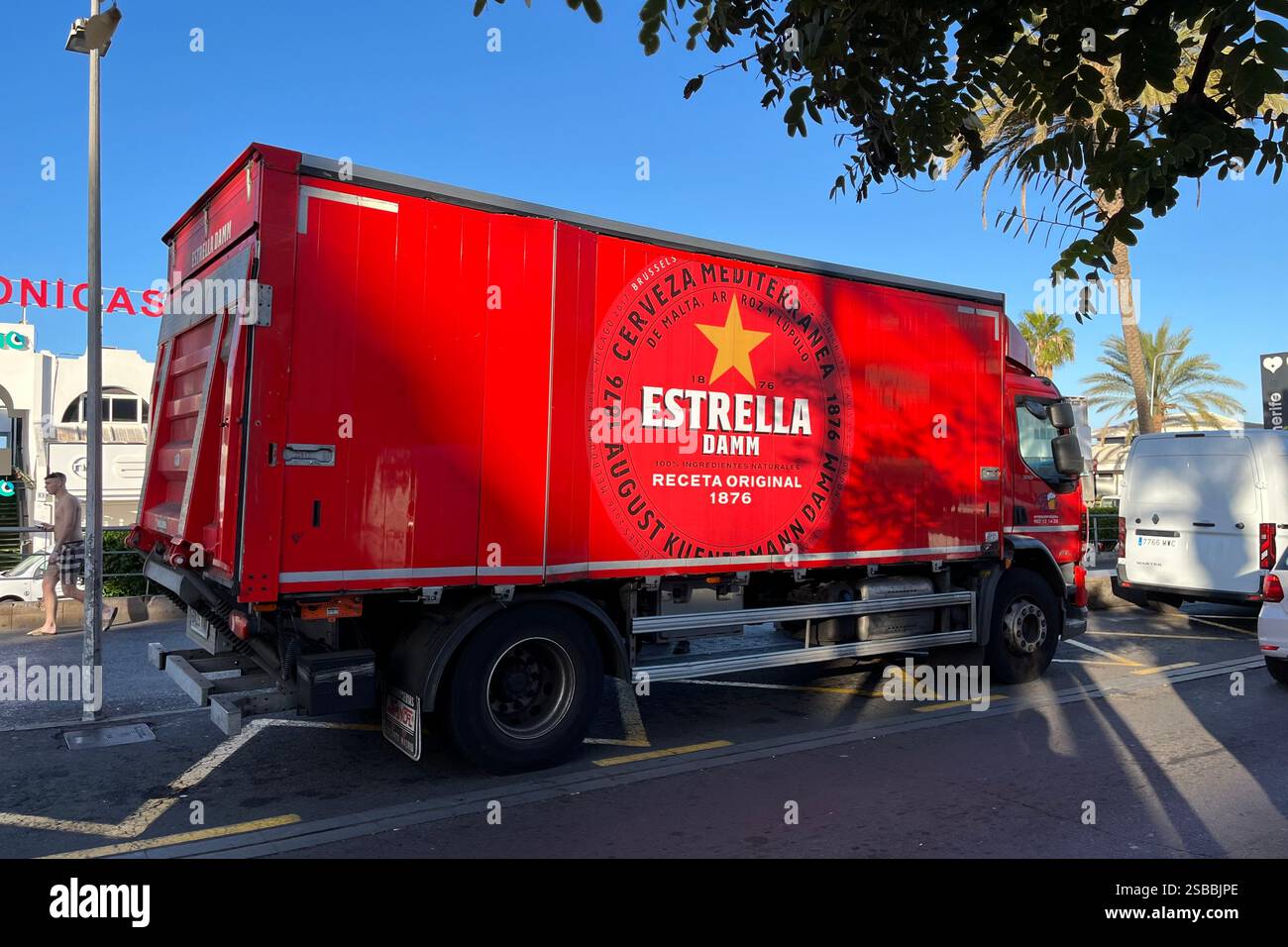 Estrella damm hi-res stock photography and images - Alamy