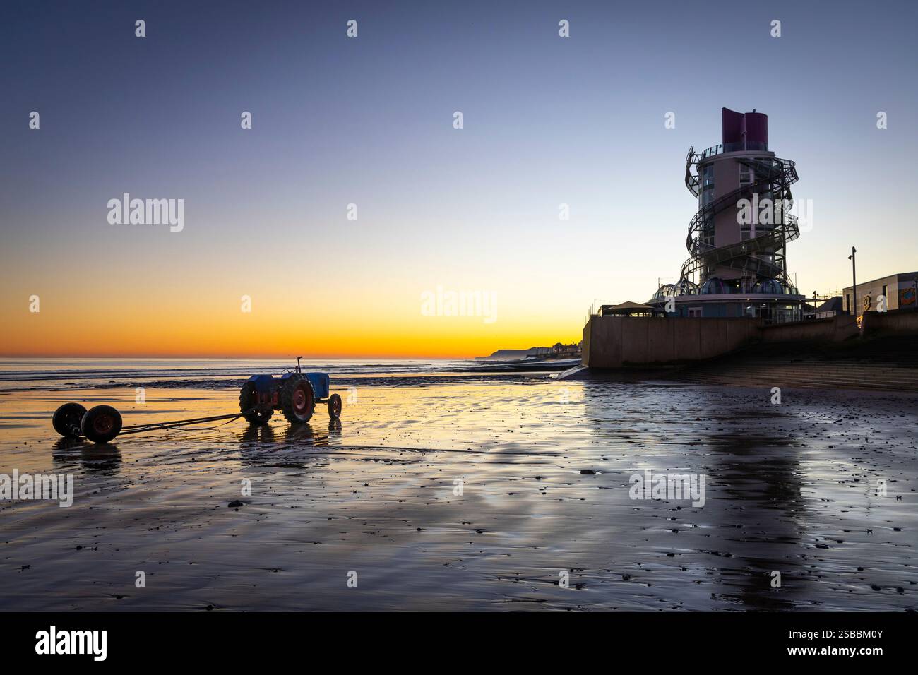Winter Dawn at Redcar Sea Front with the Redcar Beacon Stock Photo - Alamy