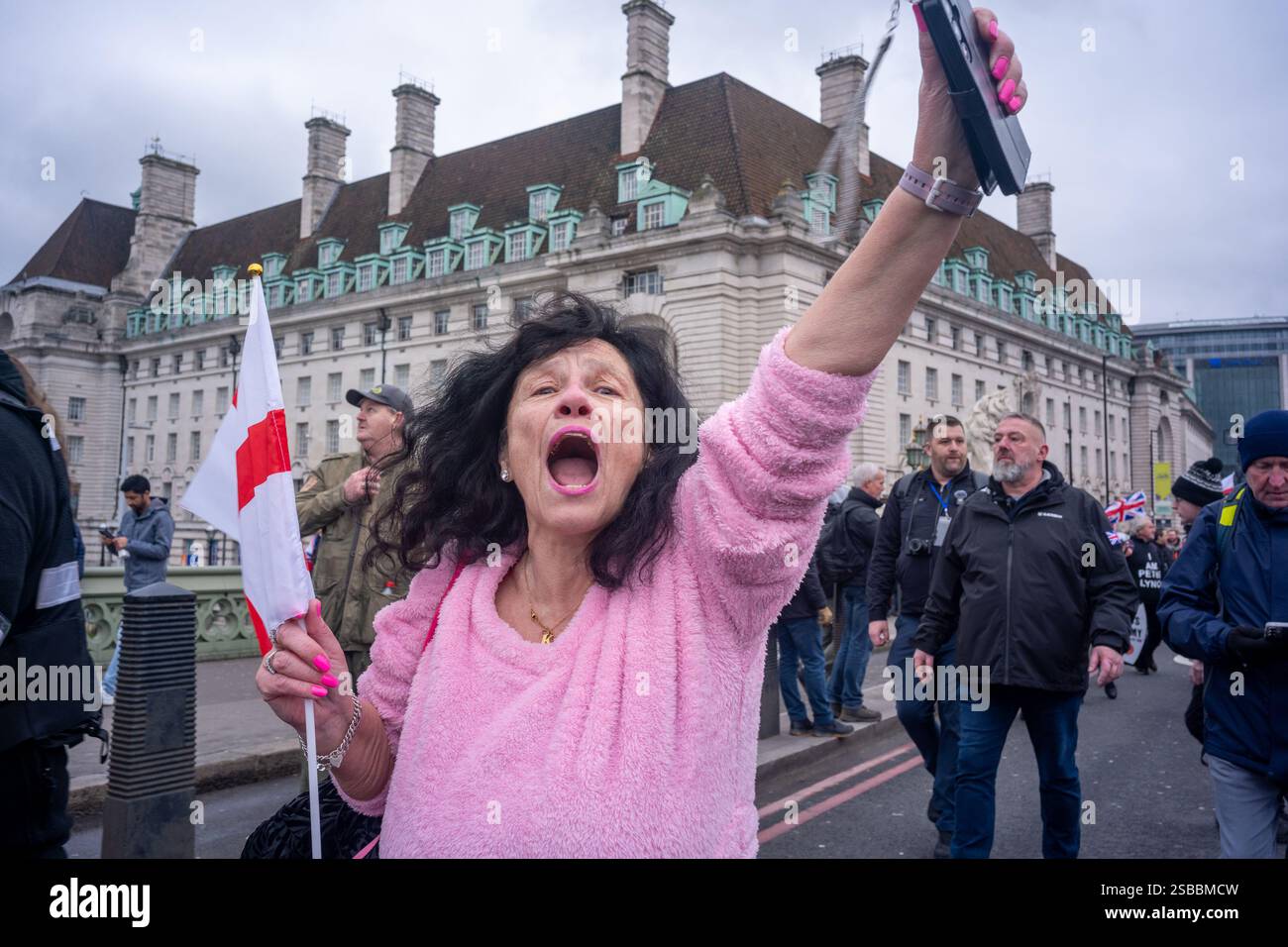 01 Feb 2025 London / UK Huge crowd turns out to defend Tommy Robinson ...