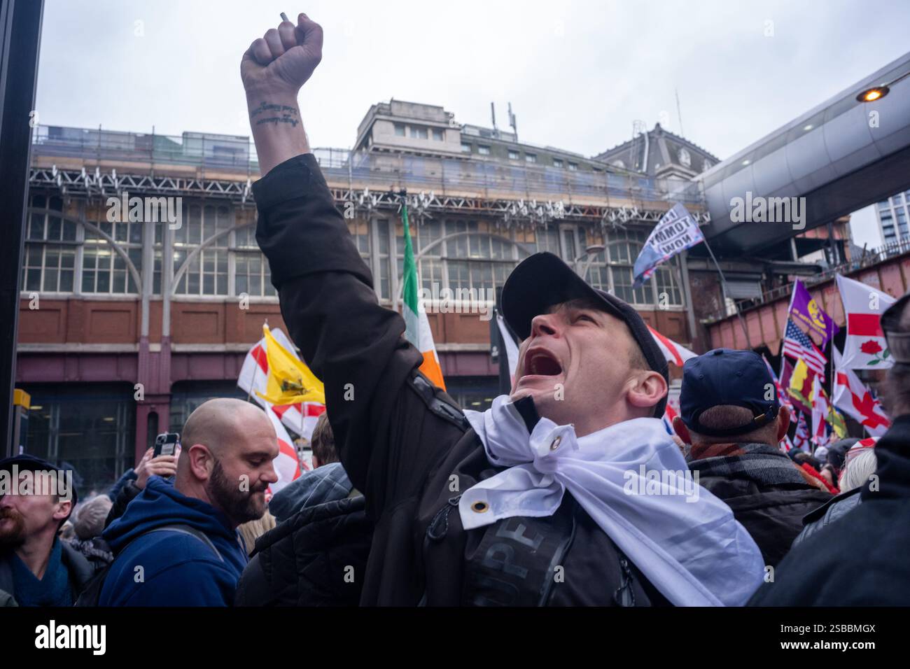 01 Feb 2025 London / UK Huge crowd turns out to defend Tommy Robinson ...