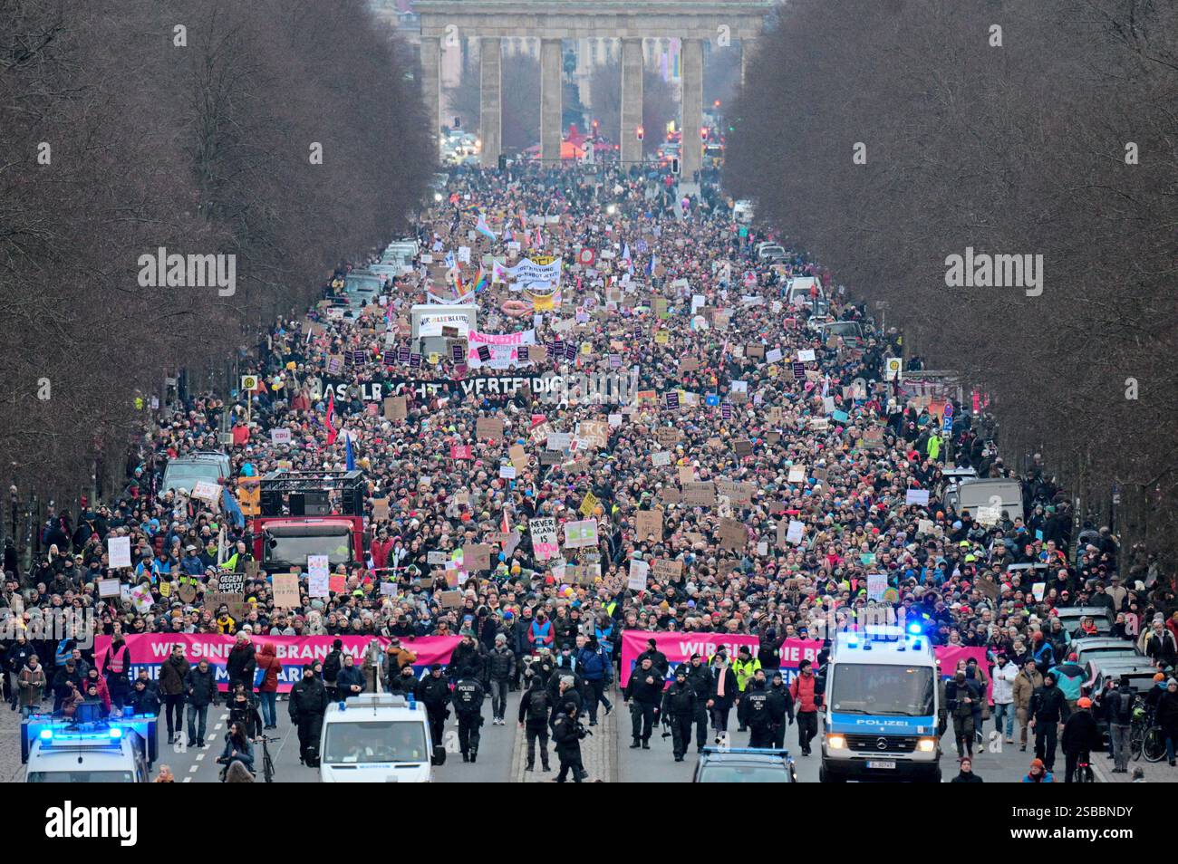 Berlin, Germany. 02nd Feb, 2025. Participants walk along Straße des 17 ...