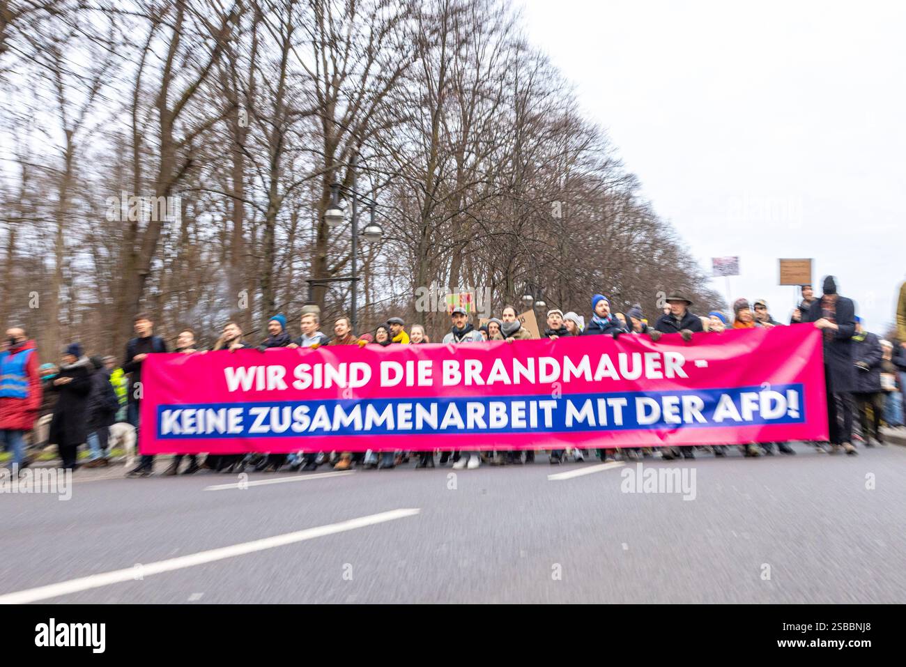 Demo Aufstand der Anständigen: Wir sind die Brandmauer Deutschland ...