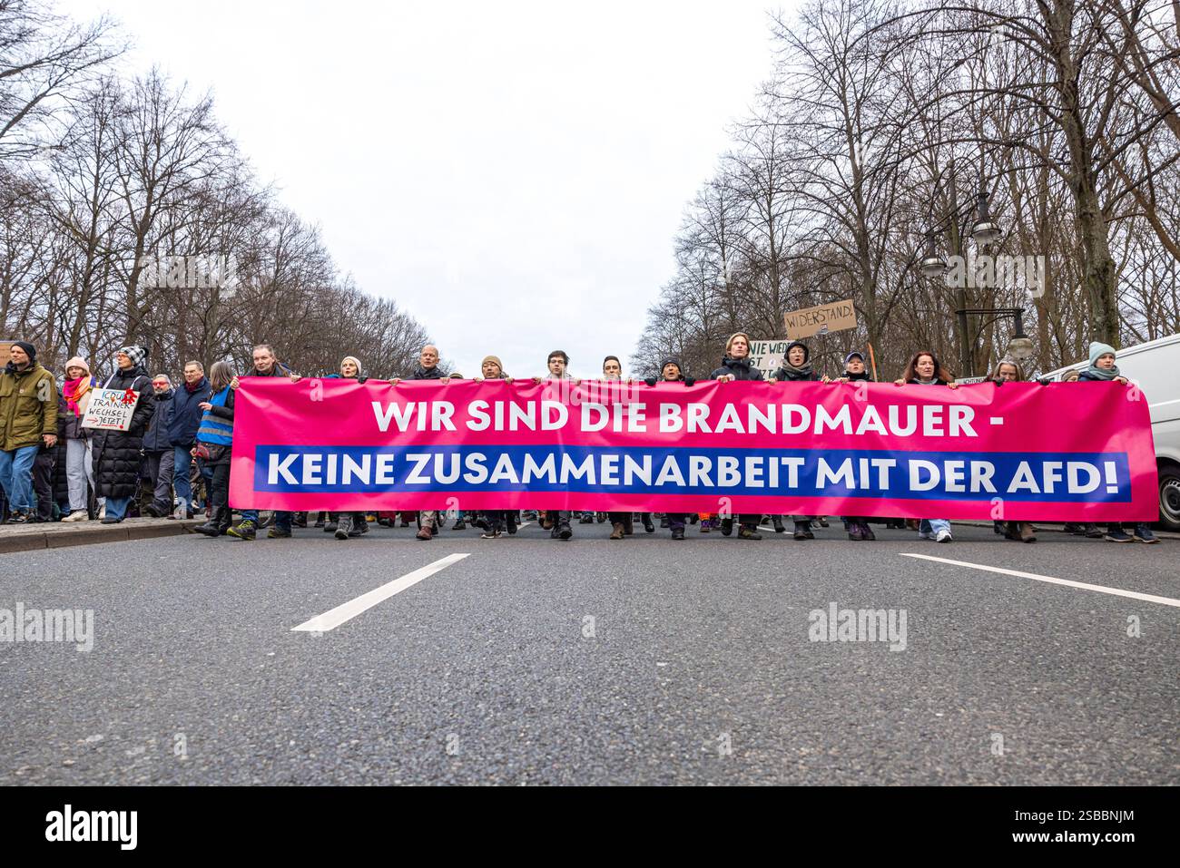 Demo Aufstand der Anständigen: Wir sind die Brandmauer Deutschland ...