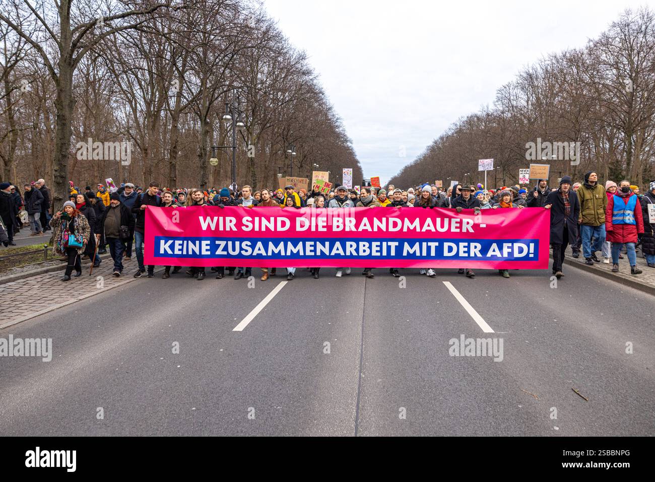 Demo Aufstand der Anständigen: Wir sind die Brandmauer Deutschland ...