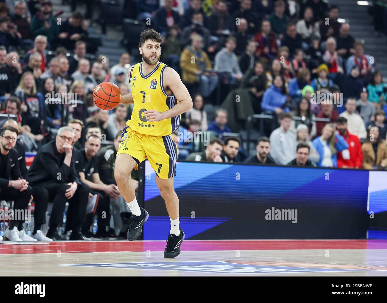 William McDowell-White (Alba Berlin, #07) mit Ball, GER, FC Bayern ...