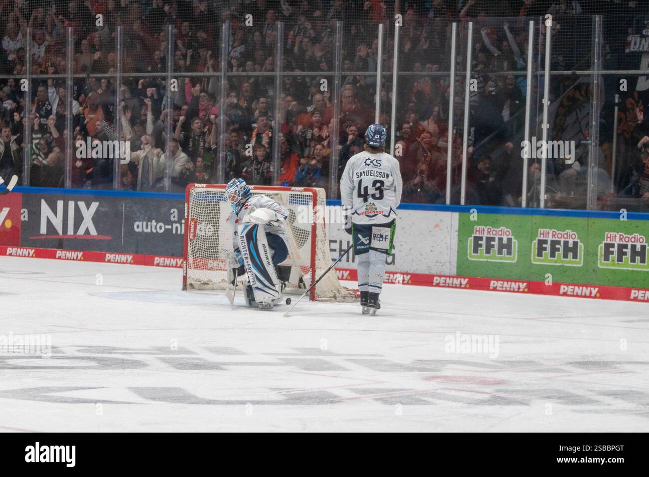 Tor, Florian Bugl (Torwart, Straubing Tigers, #01), Philip Samuelsson ...