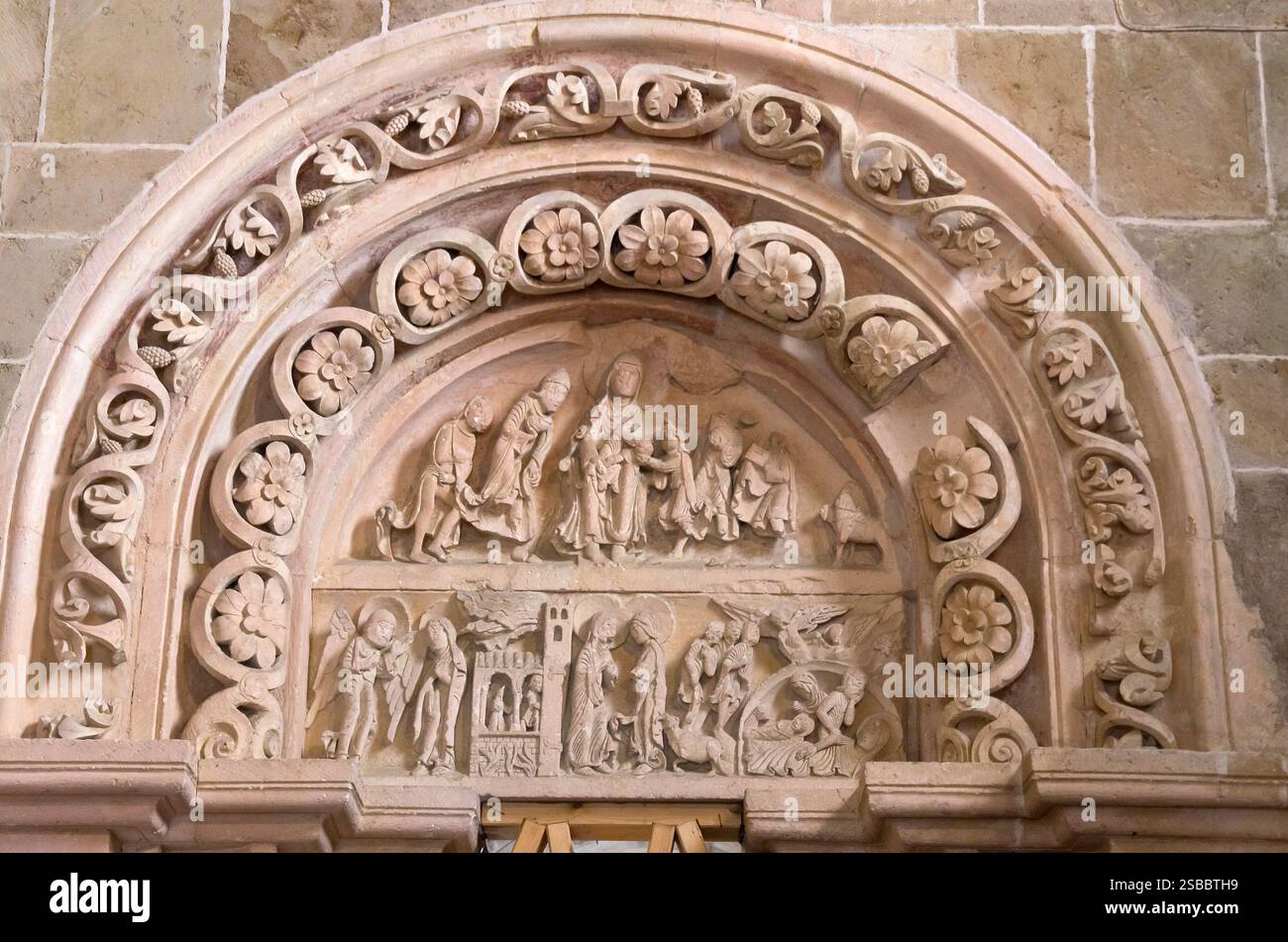 Vezelay basilica narthex tympanum hi-res stock photography and images ...