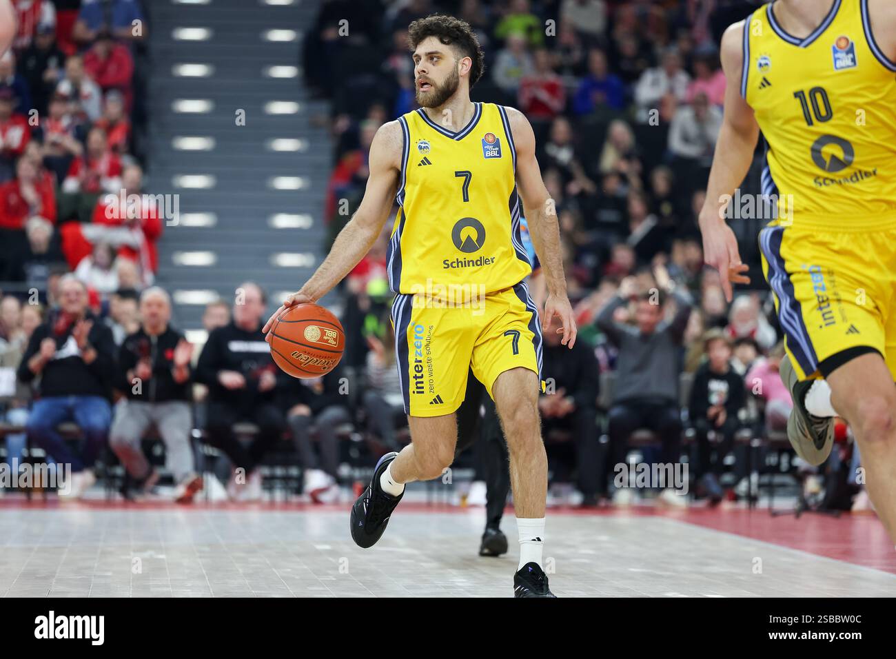 William McDowell-White (Alba Berlin, #07) mit Ball, GER, FC Bayern ...