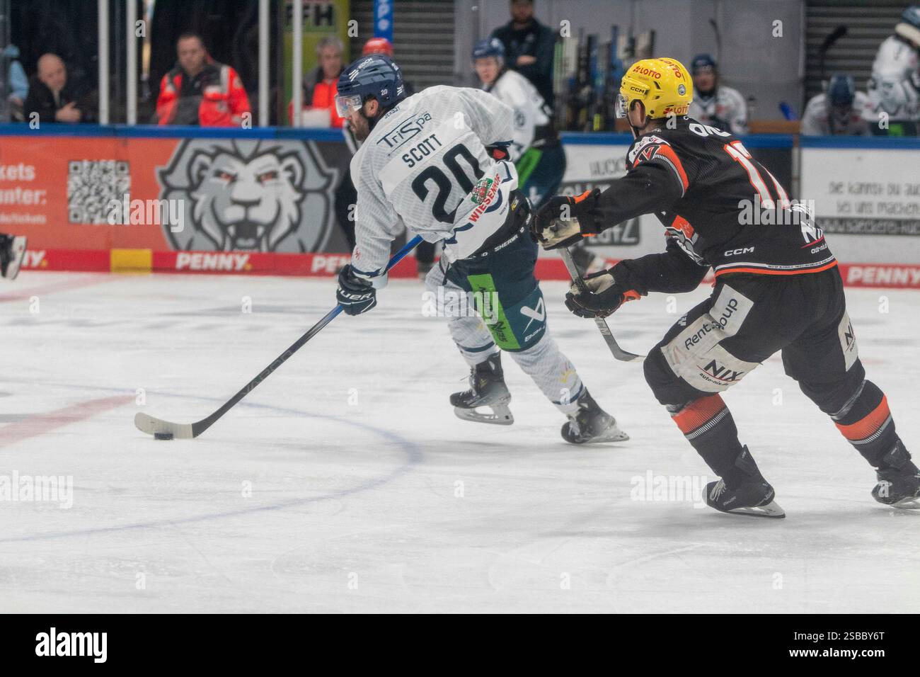Frankfurt Am Main, Deutschland. 02nd Feb, 2025. Justin Scott (Straubing ...