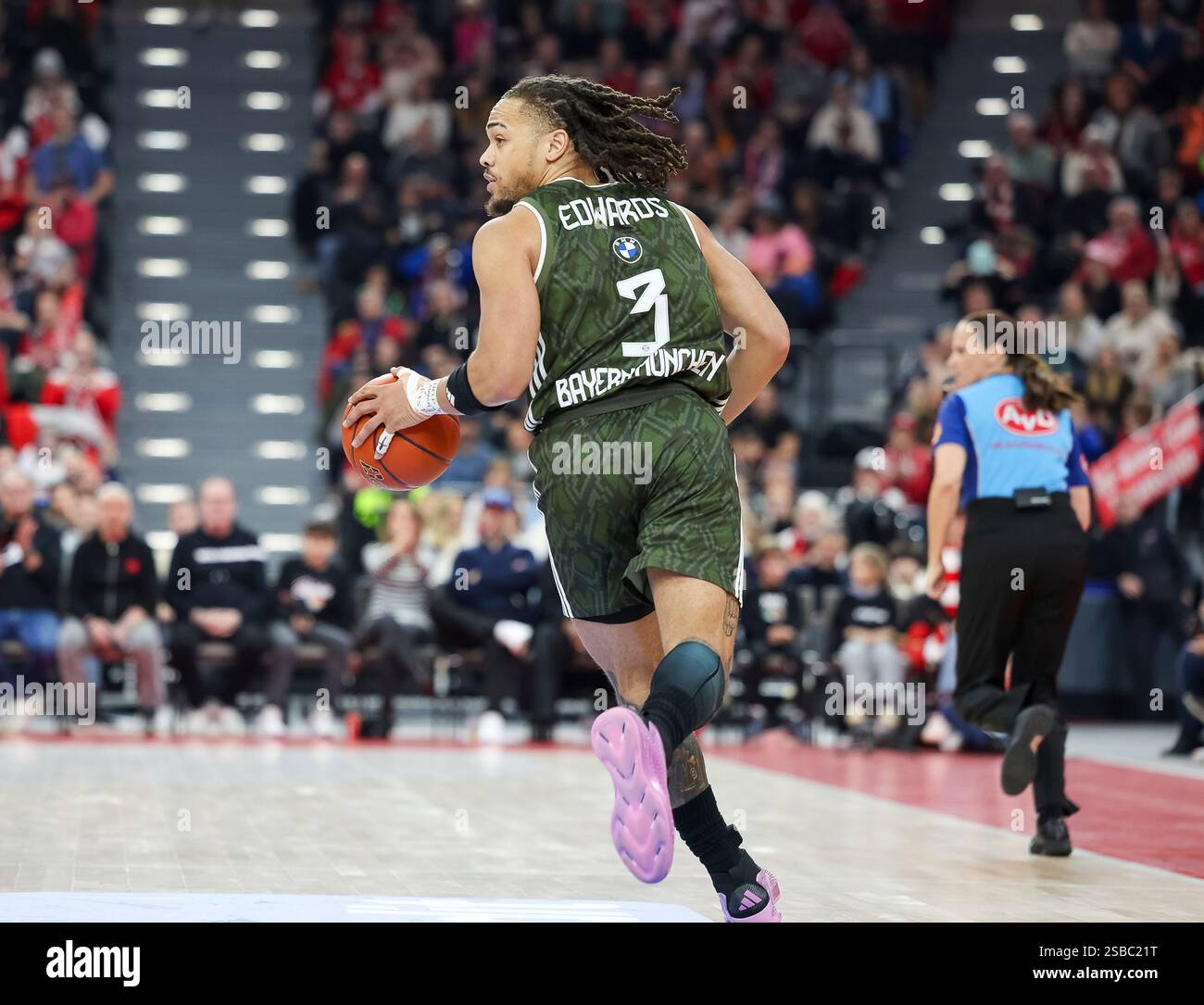 Muenchen, Deutschland. 02nd Feb, 2025. Carsen Edwards (FC Bayern ...