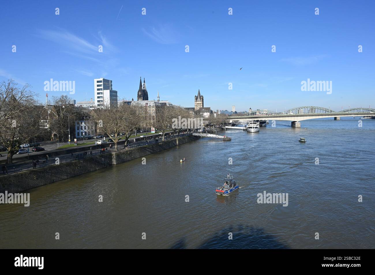 Köln Stadtansicht, Rhein, Anlager, Handwerkskammer, Altstadt und der ...