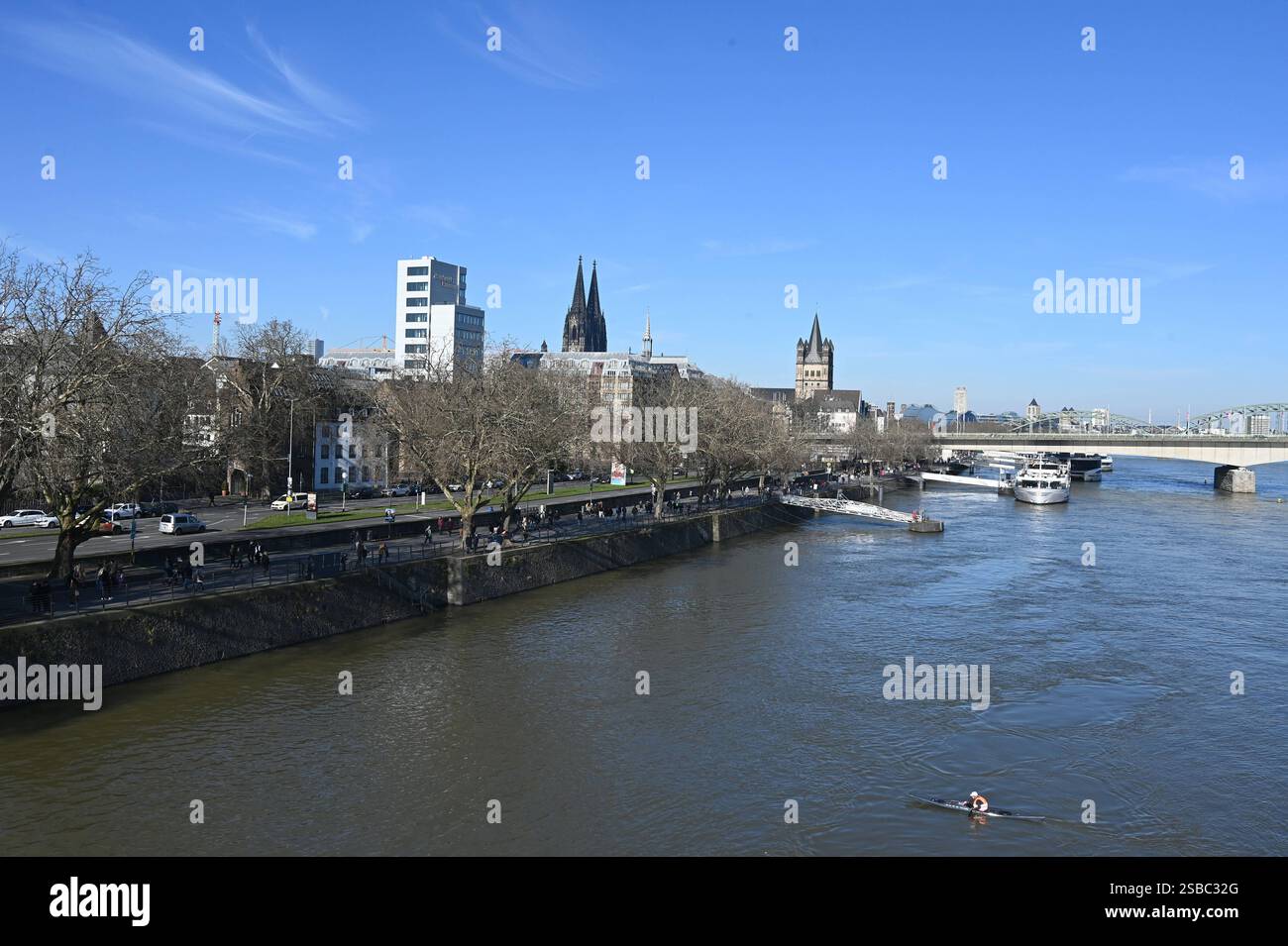 Köln Stadtansicht, Rhein, Anlager, Handwerkskammer, Altstadt und der ...