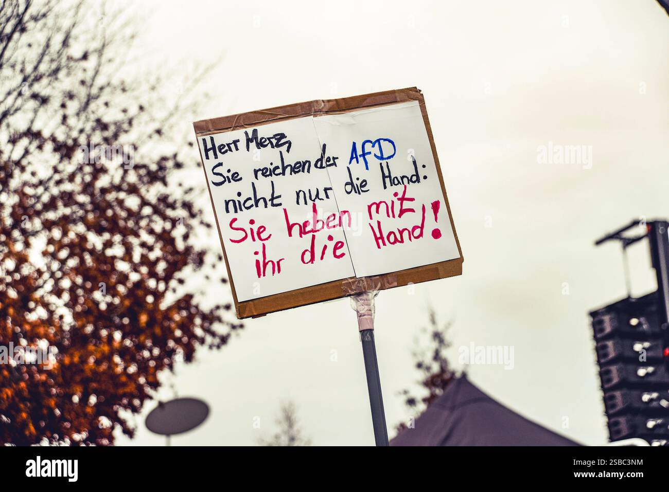 02 . 02 . 2025 , Berlin / Mitte : Demonstration auf dem Platz der ...