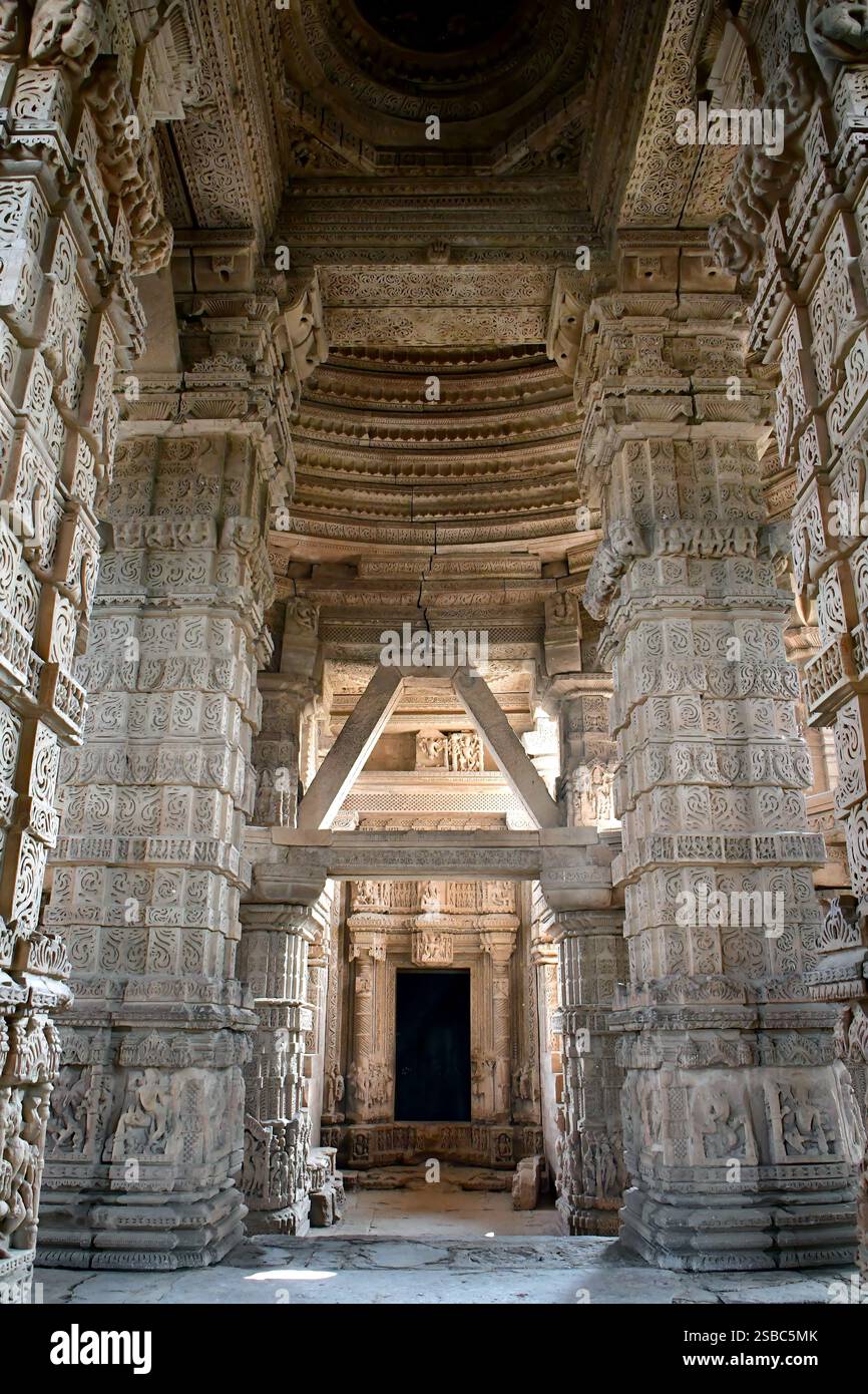 Sas-Bahu Ka mandir, or Sahastrabahu Temple, Gwalior, India, Asia Stock ...