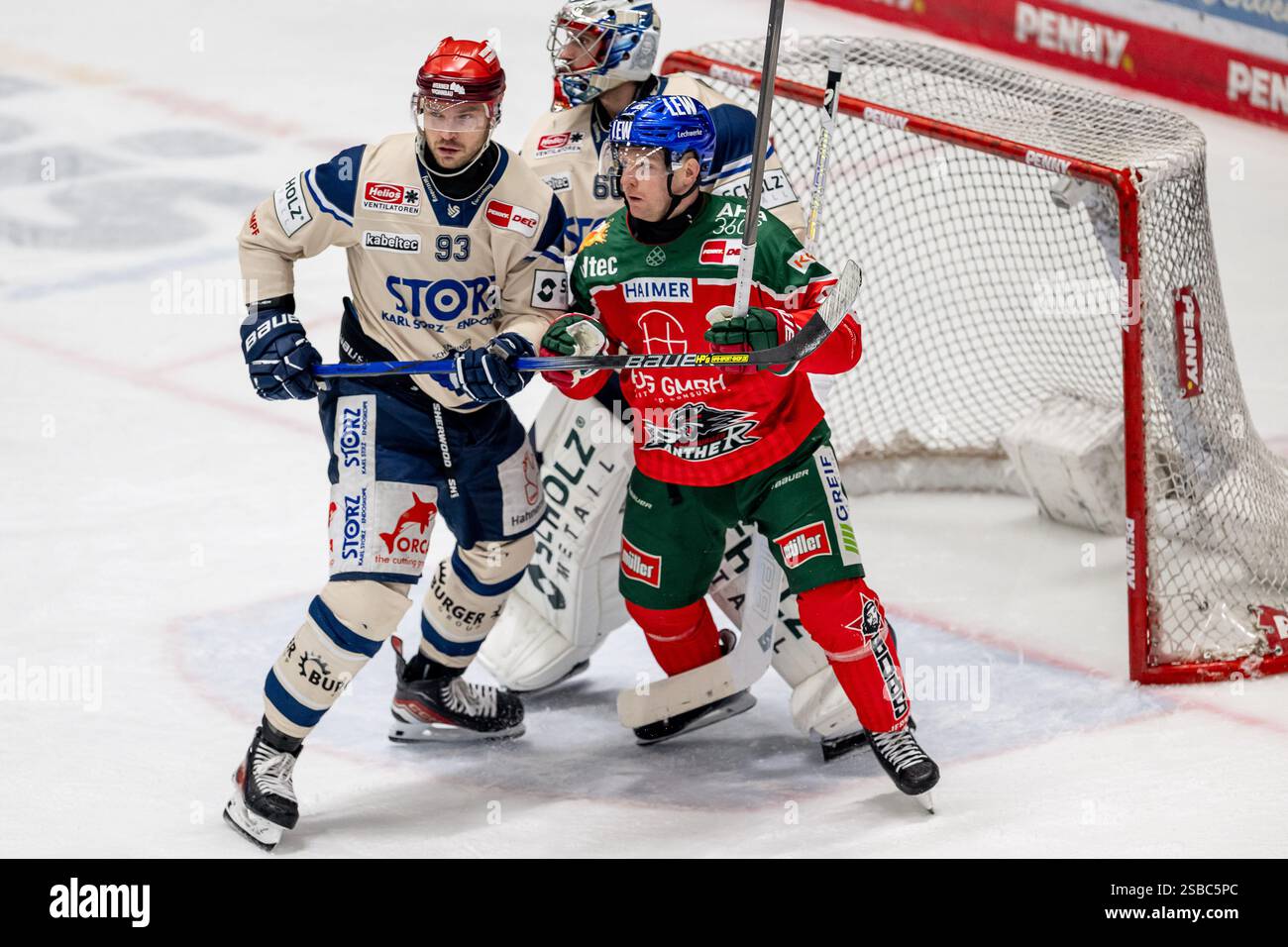 Sebastian Uvira (Schwenninger Wild Wings, #93) verteidigt gegen Mark ...